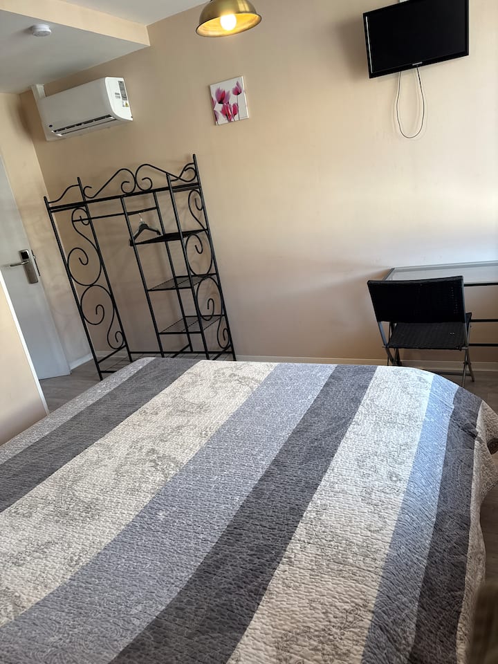 Chambre Lumineuse – Lit Double - Toul