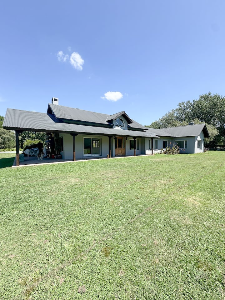 Casa De Campo En Un Barrio Privado De Chacras - Zárate