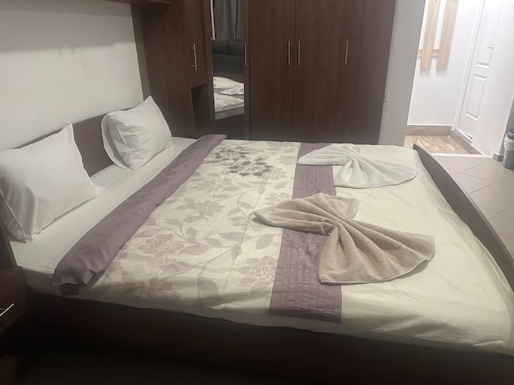 Csendes Belvarostol Nem Mesze 2 B Jarat - Budapest