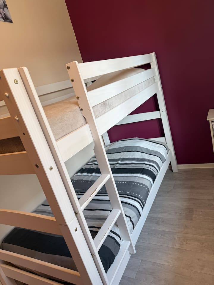 Chambre Confortable Avec Lits Superposés - Toul