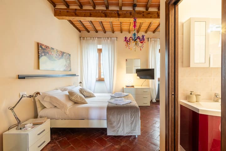 Arezzostays Amethyst - Arezzo