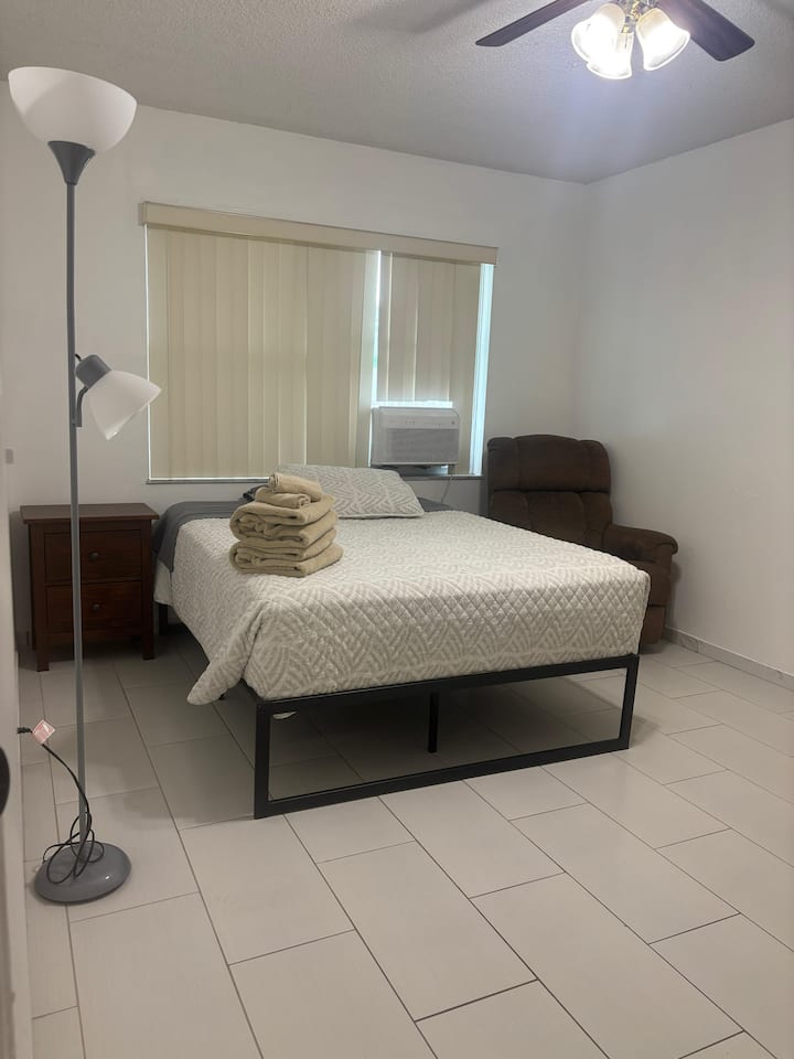 Private Guest Suite | Clean, Simple & Peaceful - Altamonte Springs, FL