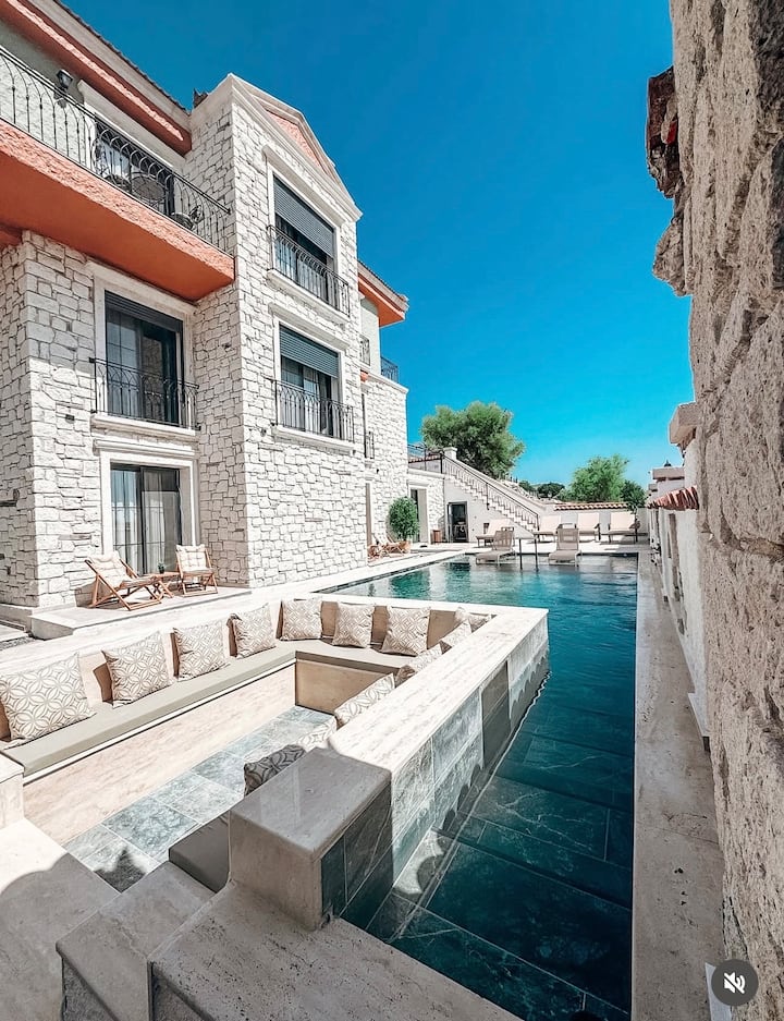 Sevilay Hanım Otel ÇEşme 102 Oda Huzurun Kalbinde. - Çeşme