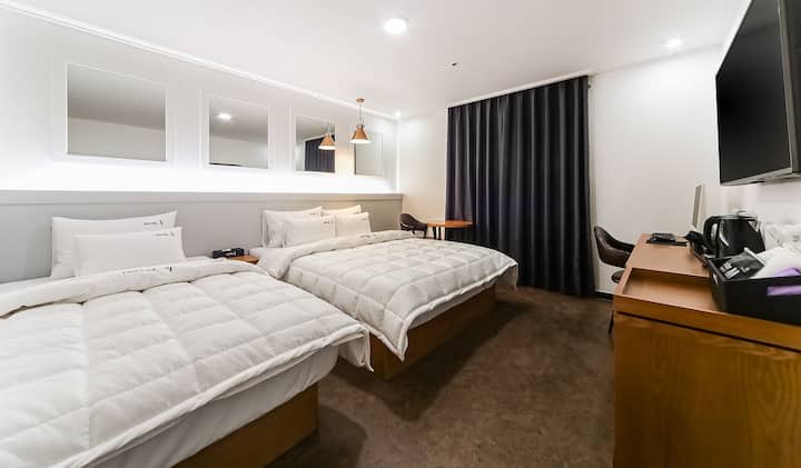 류호텔/트윈베드 - South Korea