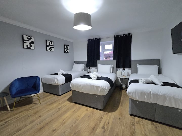 5br 5ba House |Free Parking For Family &Corporate - Slough