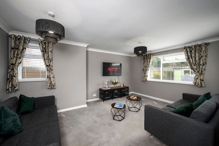 Spacious 4br Home | Parking, Fast Wifi, Garden - Colchester