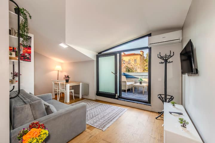 Stunning Sea View & 2 Balconies | Heart Of Galata - Beykoz