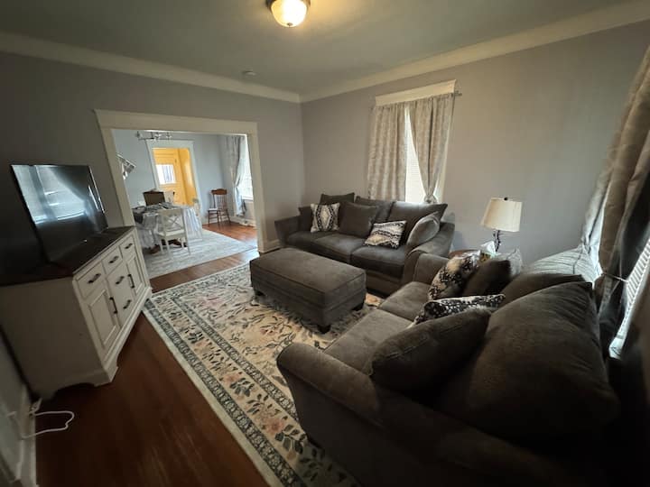 Cute 2br/ 1 Bath. Close To William Jewell College - Kansas City