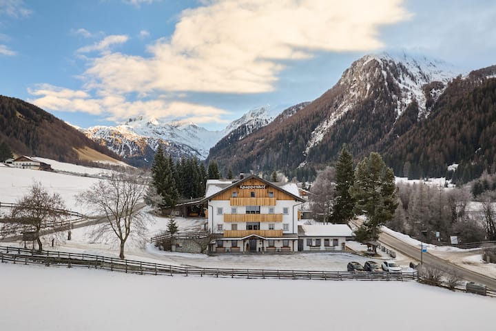 Knappenhof - Wolfndorn 101 & 201 - Hintertux Glacier