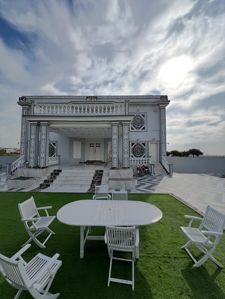 The White Monarch An Entire 7bhk Mansion 2.5 Kanal - Pakistan