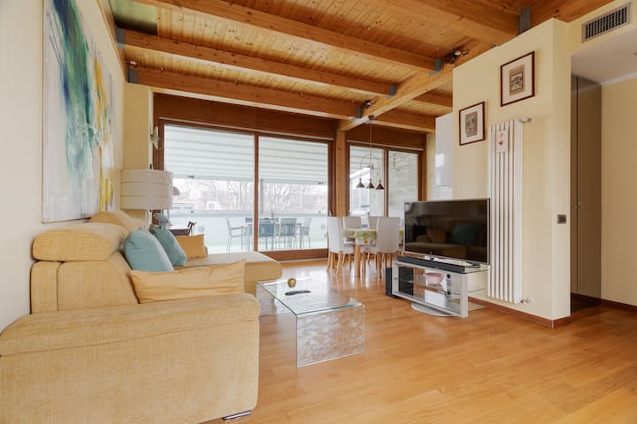 Guesthost - Stylish Loft Milano Bocconi - Italia