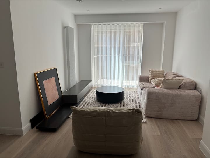Modern 2b Flat On Elizabeth Line Near Canary Wharf - London