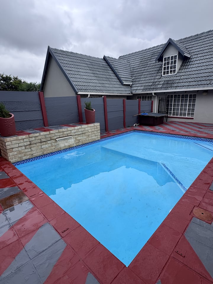 Countryview Chalet - Benoni