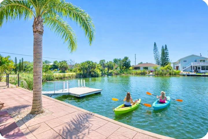 New! Golfcart + Firepit + Pedalboat + Kayak + More - Weeki Wachee, FL