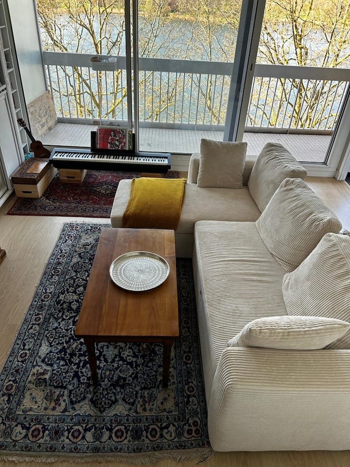 Joli Studio Ensoleillé Avec Vue Sur Lac - Créteil