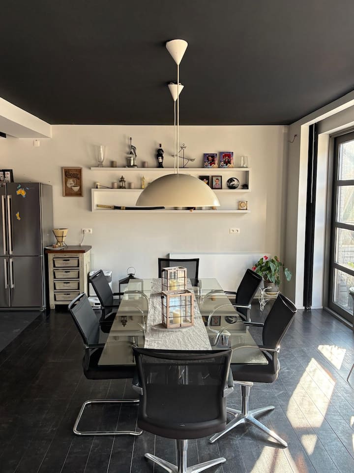 Maison - Jardin - Piscine - Jacuzzi - 10 Personnes - Fleurus