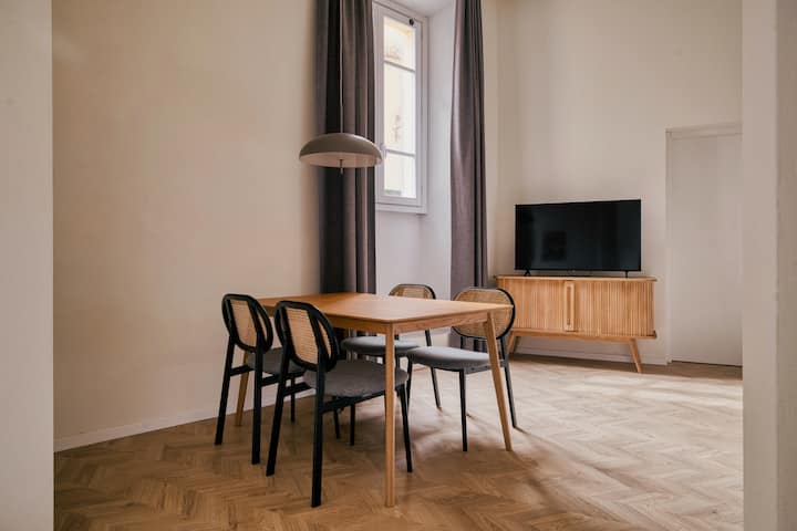Florence Via Guelfa | Interior 1-br Apt + Sofa Bed - Florence
