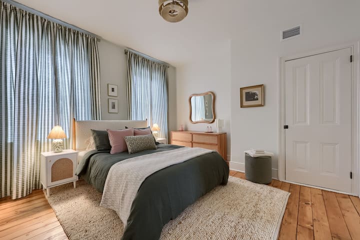 Elegant Lancaster City Retreat W/parking - Lancaster, PA