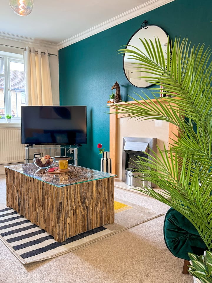 The Drumond | In-between Bath & Bristol | Sleeps 9 - Bristol