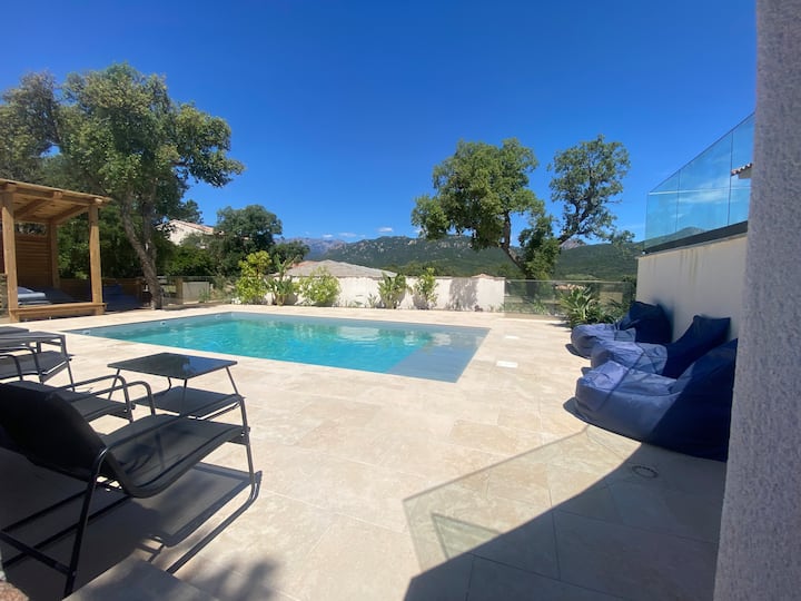 Bas De Villa 3 Chambres Ac Piscine Chauffée Privée - Zonza