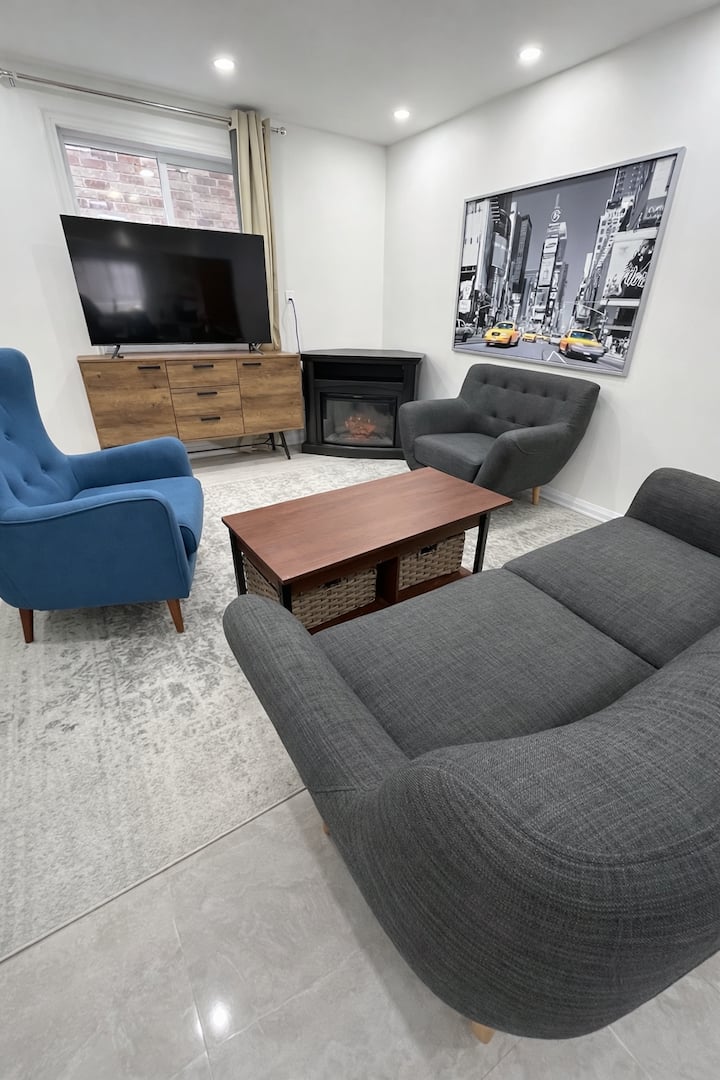 Yonge Sheppard House - Toronto