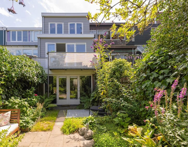 Historisch Dijkhuis In Groene, Bruisende Omgeving - Ámsterdam