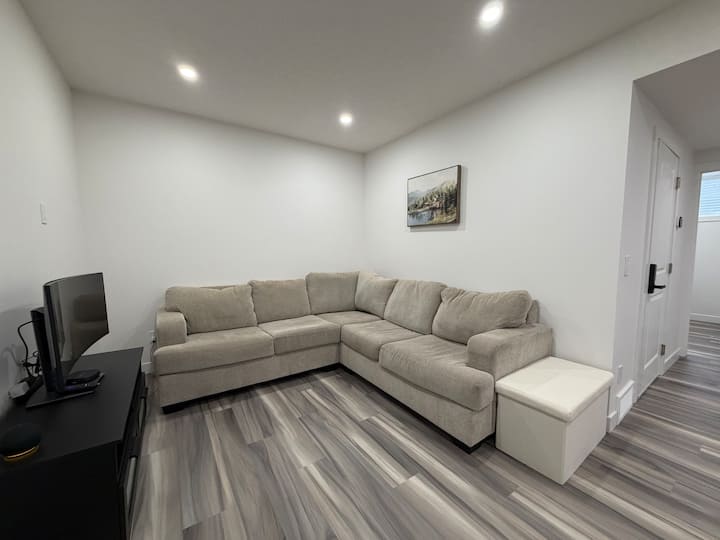 Cozy 2br Suite | Nw Calgary | Near Banff & Airport - Calgary