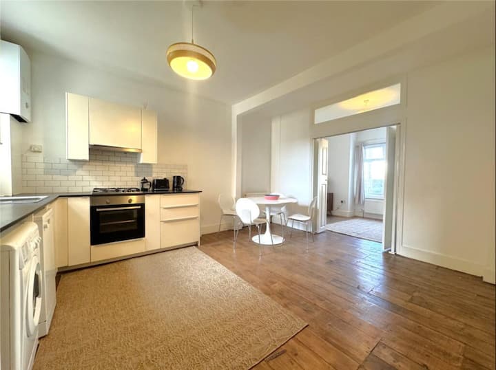 Ground Floor Flat, Near Heathrow And Twickenham - Twickenham