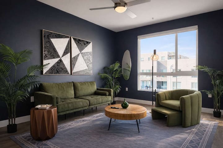 Chic Stay 10 Min To Disneyland W/pool, Gym&parking - Irvine, CA