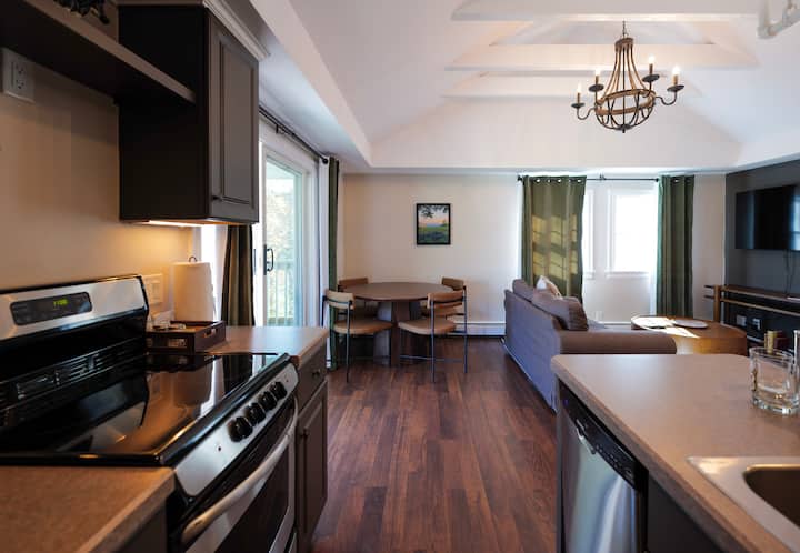 1br Apt | Full Kitchen | River | Pool | Woodstock - Woodstock, VT