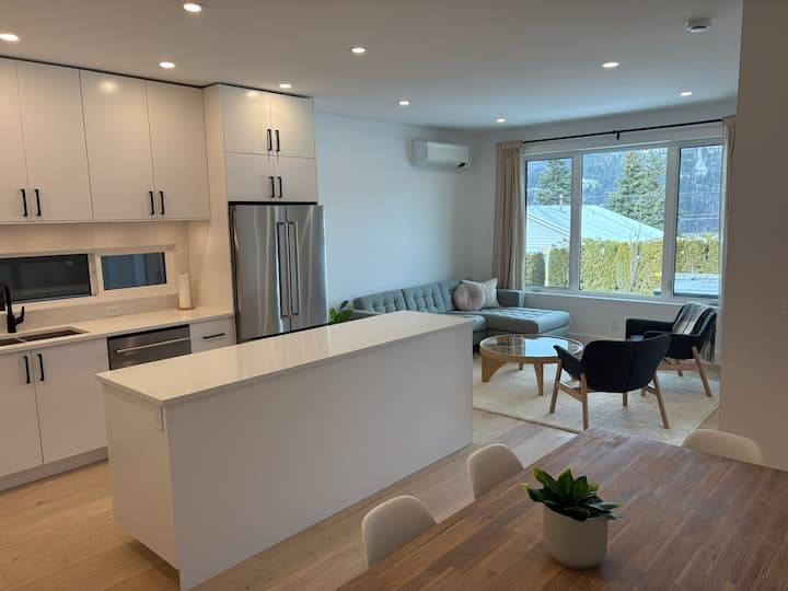 New Modern Home, Easy Access To Trails Or Downtown - 넬슨