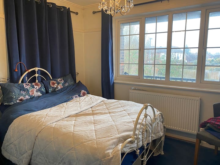 Comfy 4 Bedroom House - Kettering