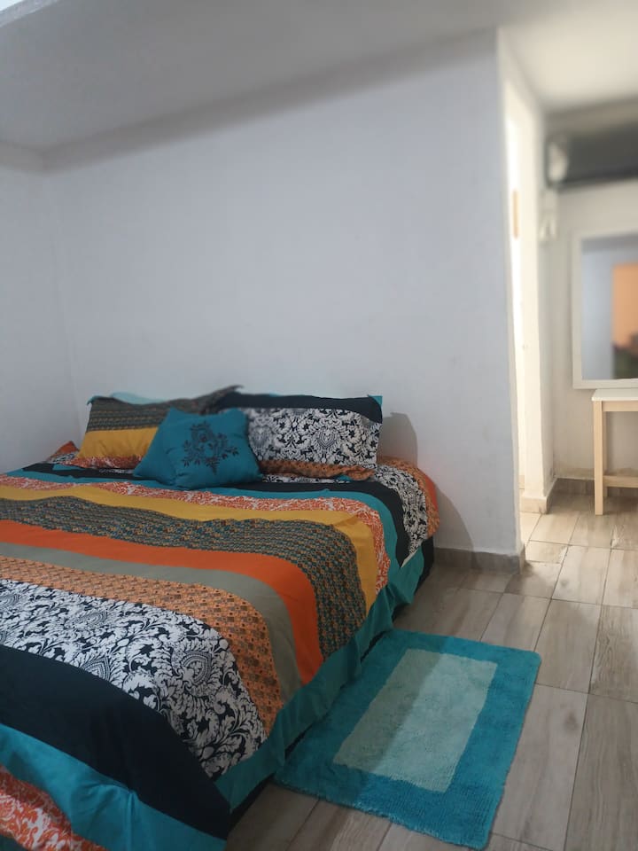 Cama King Size Cómoda Smart Tv De 50" Baño Privado - Mexicali