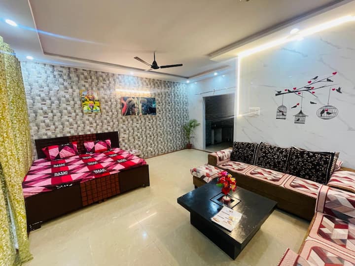 Radha Nikunj
Ground Floor In Vrindavan - Vrindavan