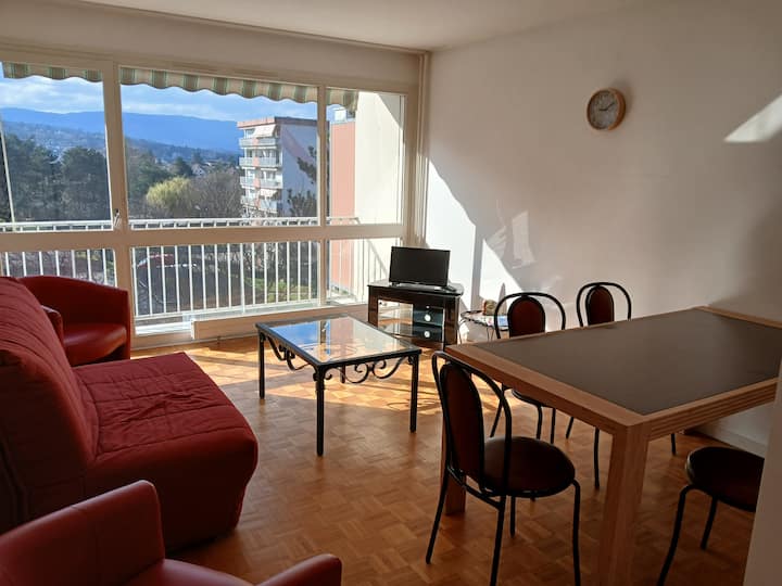 Appartement à 2 Chambres - Challes-les-Eaux