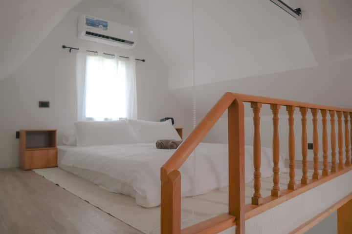 Cozy Tiny House Cabin • Loft Bed • Walk To Cafés - Dumaguete