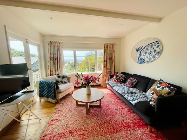 Beautiful Sunny Home By The Sea - New Zealand
