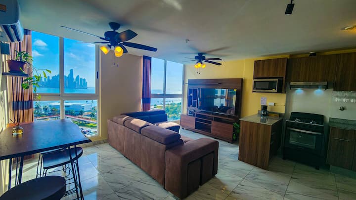 Vista A La Bahía De Panamá Y Piscina | Apartamento - Panama
