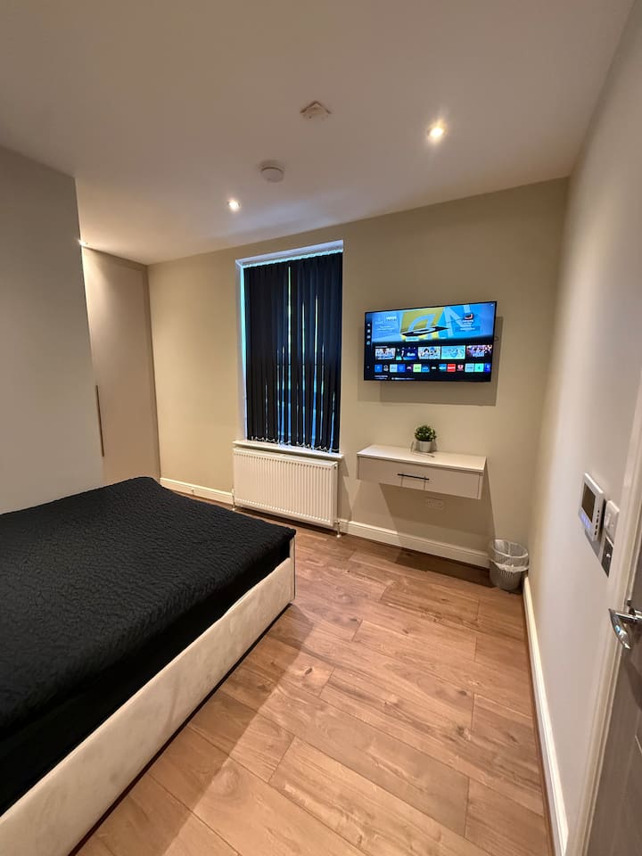 Stylish Front Studio With En-suite | Ground Floor - Ilkley