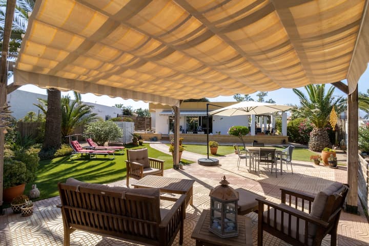 Villa Con Gran Jardín Privado A 250 M De La Playa - Roquetas de Mar