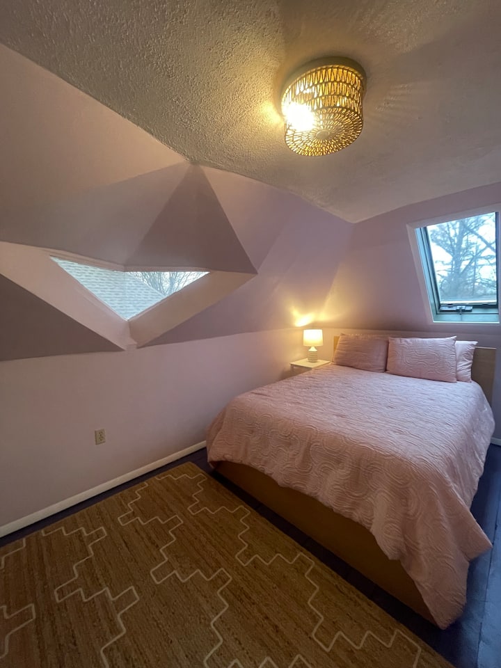 The Phoenix Nest - 3rd Floor Suite In Oberlin - Oberlin, OH