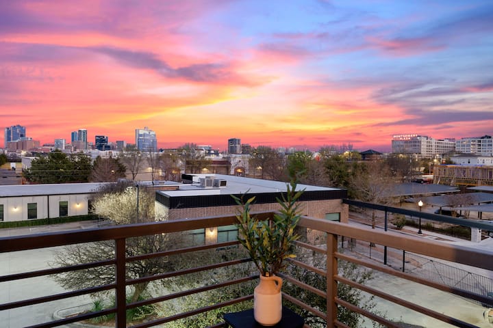 Breathtaking City Views! Couples Getaway Downtown! - Fairmount-Southside Historic District - Fort Worth
