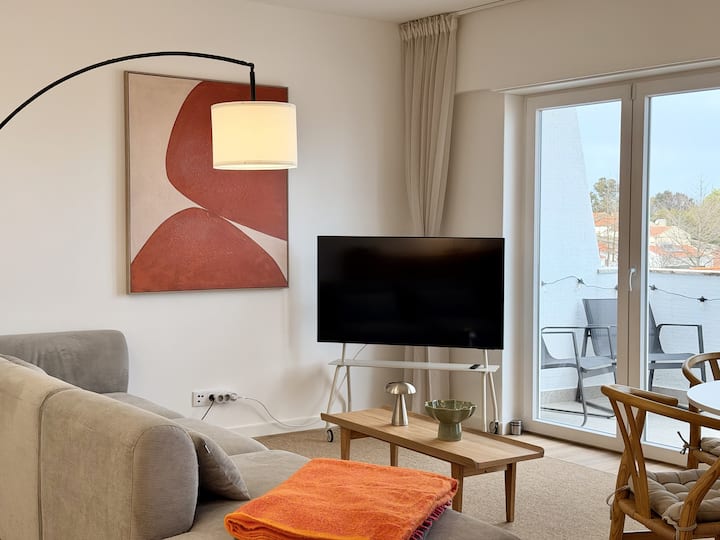 Quiet Retreat Above The Tagus With Views Of Lisbon - Almada