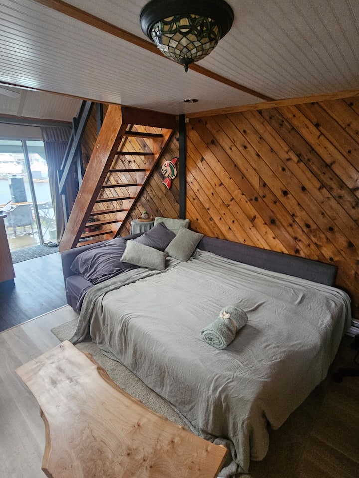 The Salish Sea Float Home - Cowichan Bay