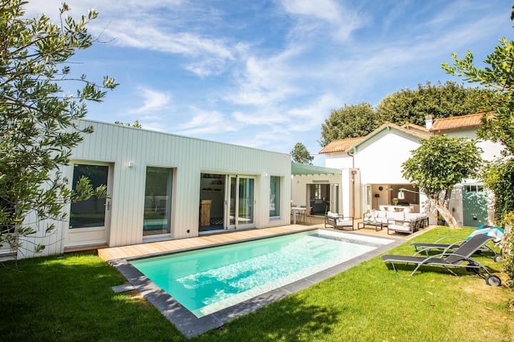 Maison Proche Mer, Avec Piscine Et Dépendance. - Les Mathes