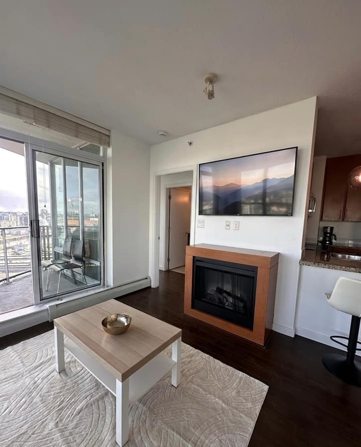 Luxury 2br Arena District | Pool, Hot Tub & Gym | - Vancouver