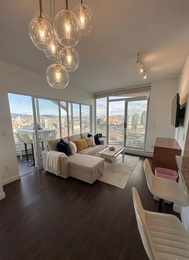 Luxury 2br Arena District | Pool, Hot Tub & Gym | - Vancouver