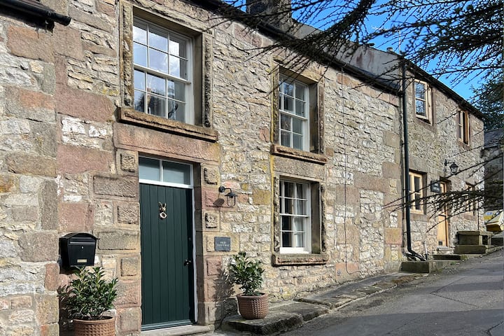 Old Cottage – Peak District Walks From The Door - Bakewell