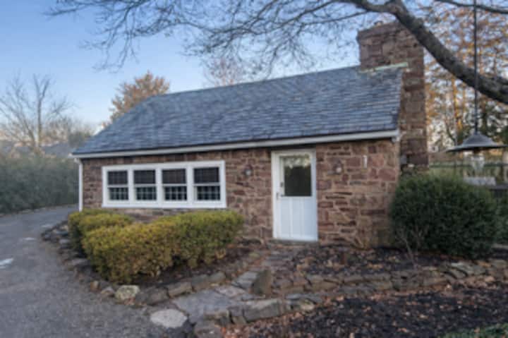 Bucks County Country Cottage - Warrington, PA