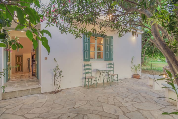 Lago Skiathos Art Residency & Guesthouse - Skiathos